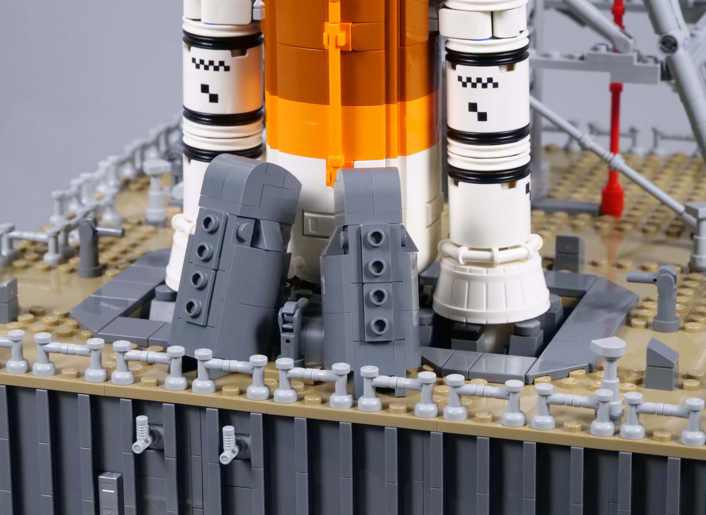 LEGO Icons 10341 NASA Artemis Space Launch System review | Brickset
